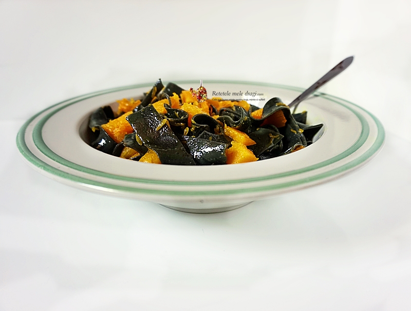 Paste cu cerneala de sepie si dovleac - Retete si calatorii